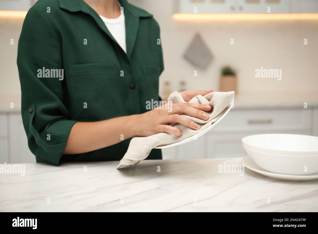 Wiping plate hi-res stock photography and images - Alamy