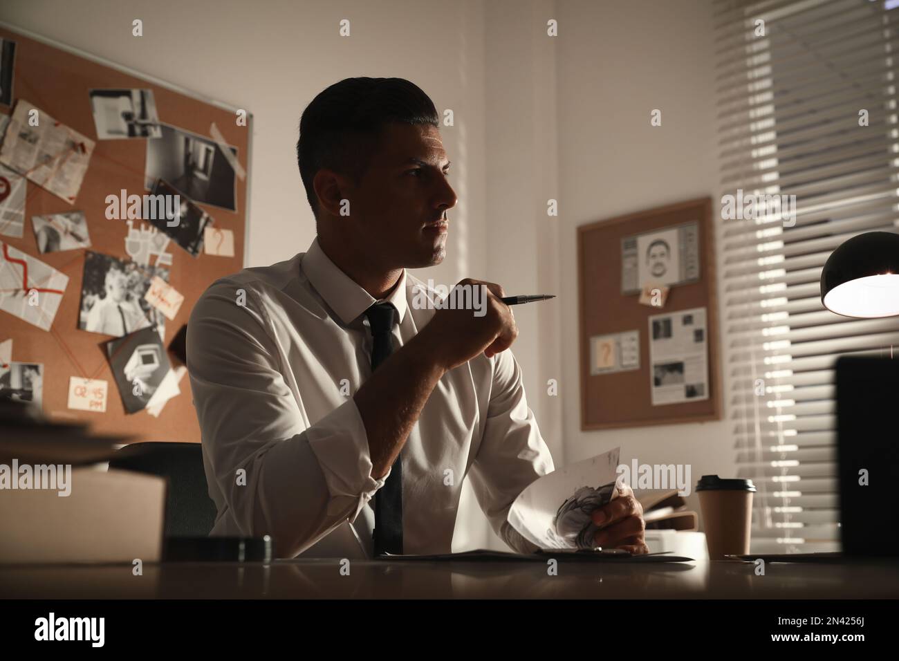 Detective desk hi-res stock photography and images - Alamy