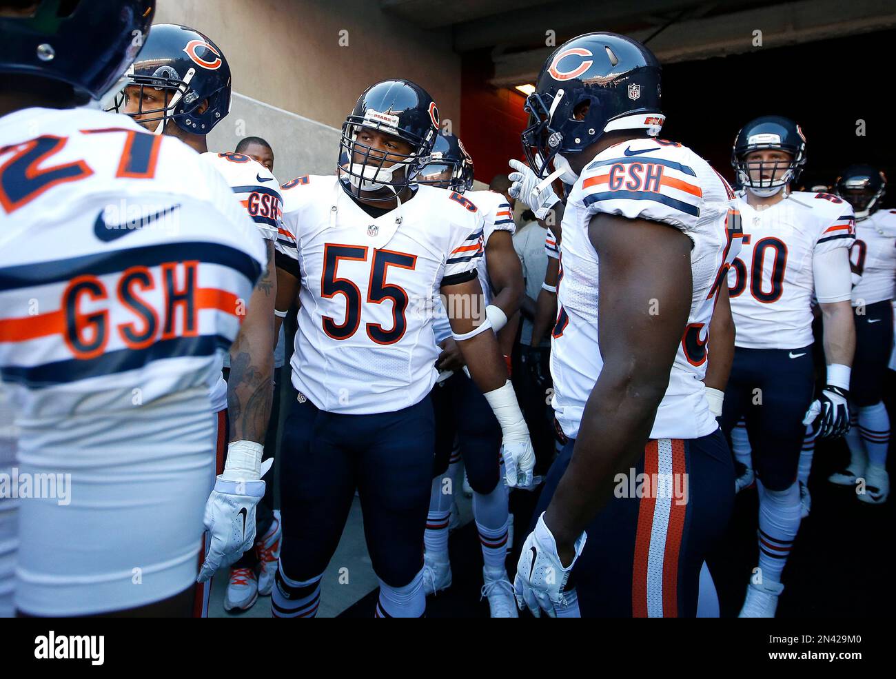 Chicago Bears outside linebacker Lance Briggs (55) and teammates wait ...