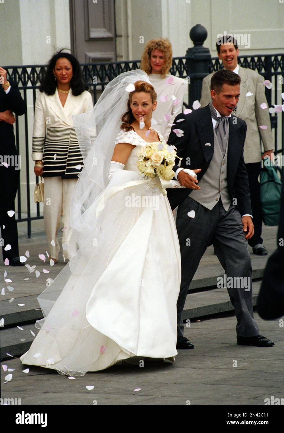 Model and actress Jill Goodacre and jazz pianist Harry Connick Jr ...