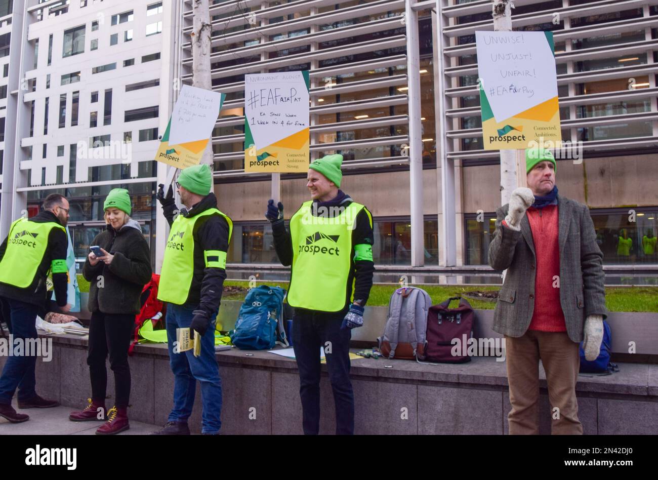 Defra logo hi-res stock photography and images - Alamy