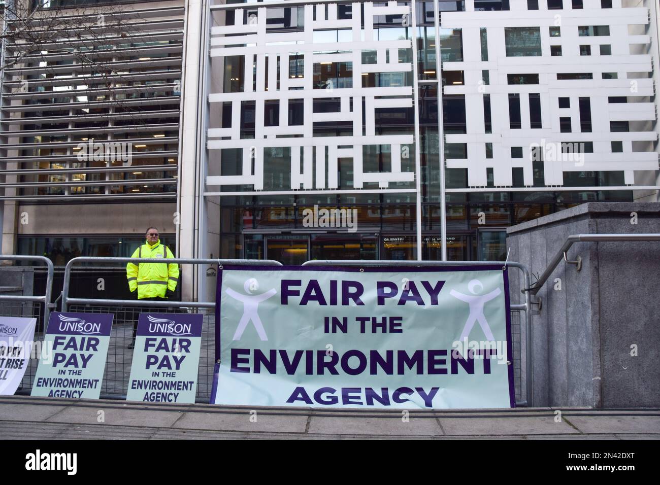 Defra logo hi-res stock photography and images - Alamy