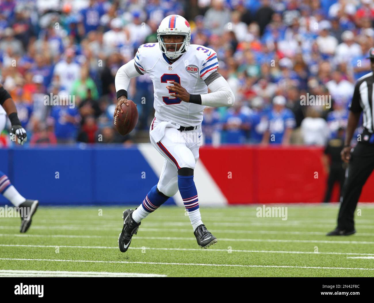 Buffalo Bills quarterback EJ Manuel (3) runs against the Miami Dolphins ...