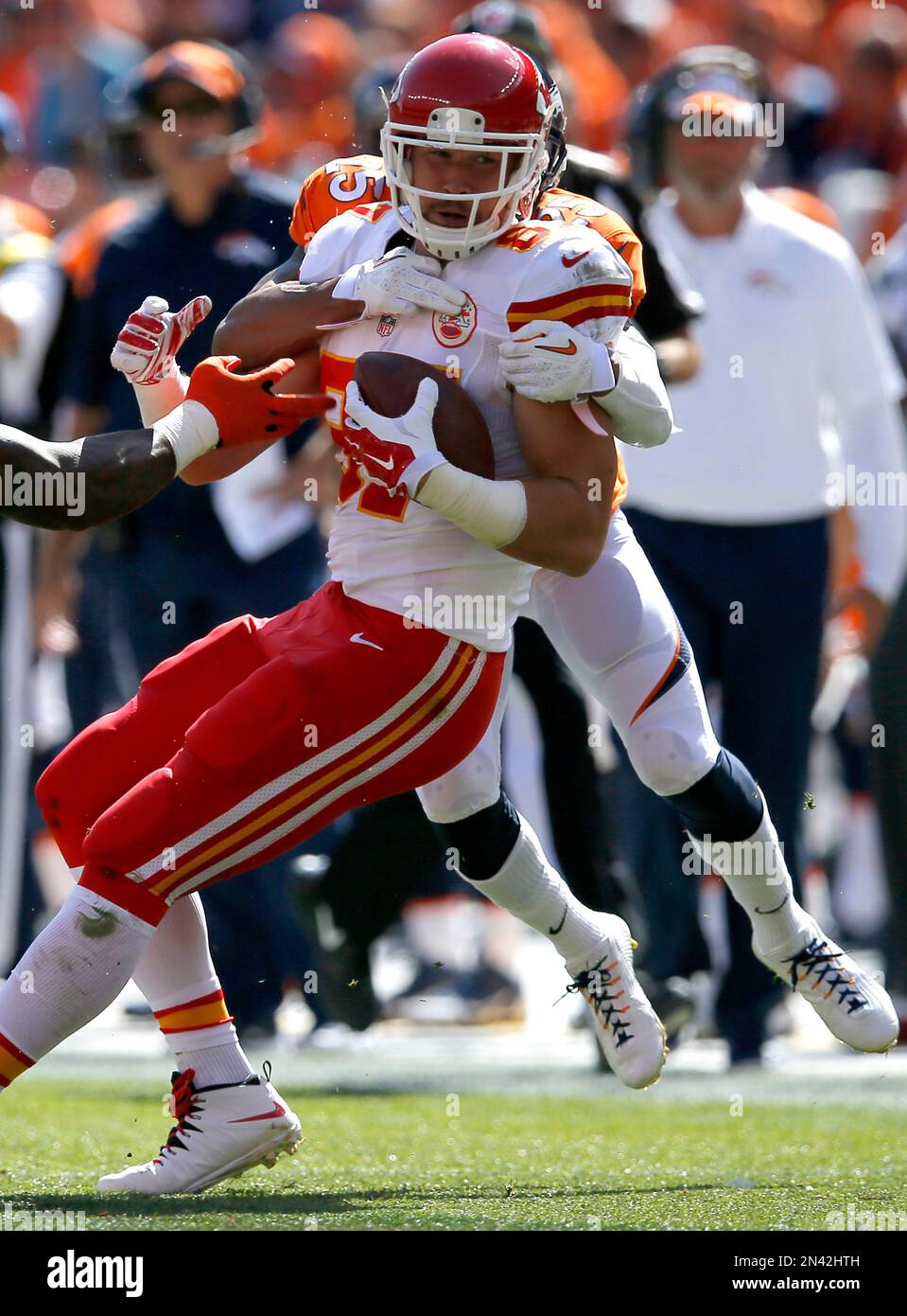 Kansas City Chiefs tight end Travis Kelce (87) makes a catch as Denver ...