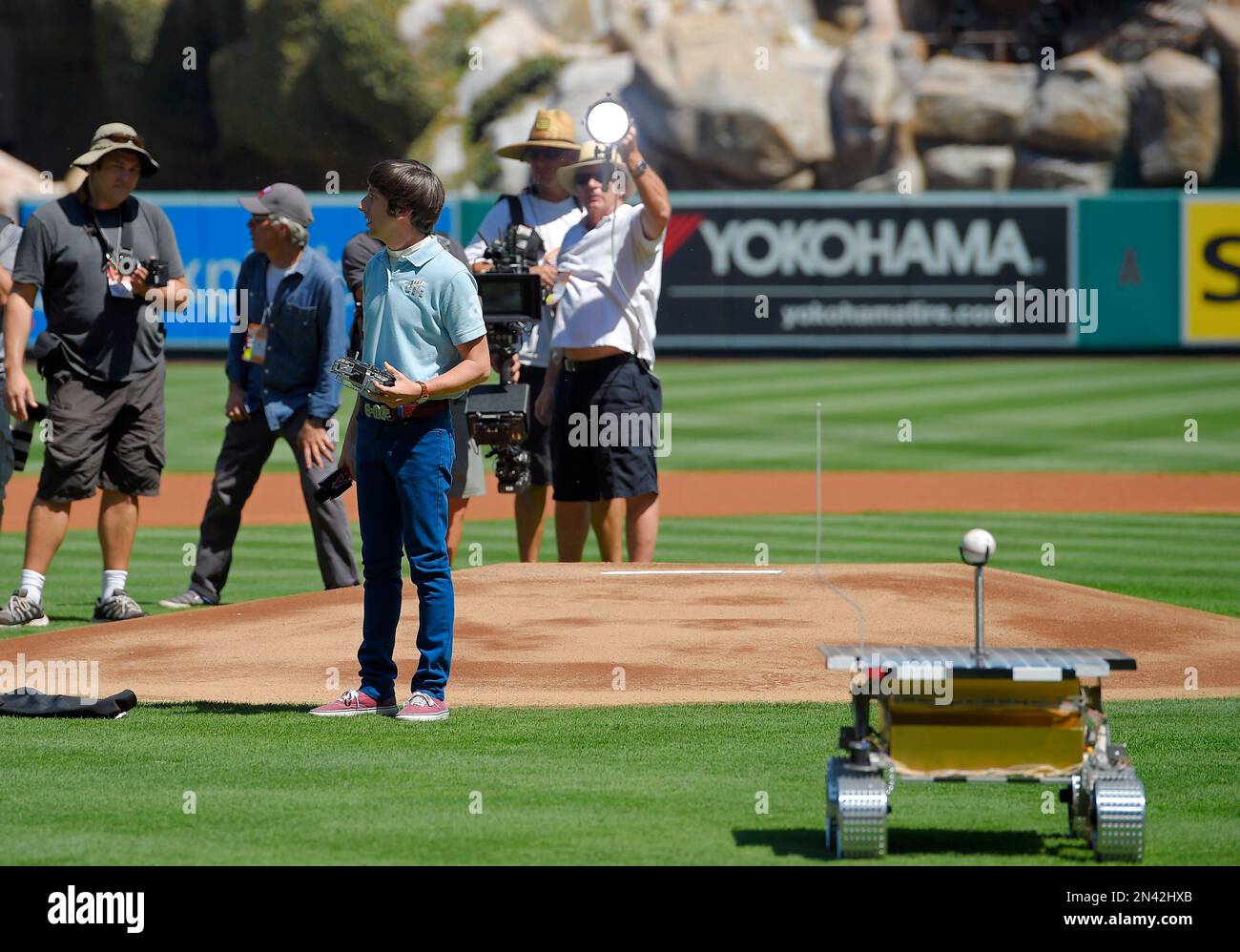 Actor Simon Helberg performs as Howard Wolowitz as a scene is shot for ...