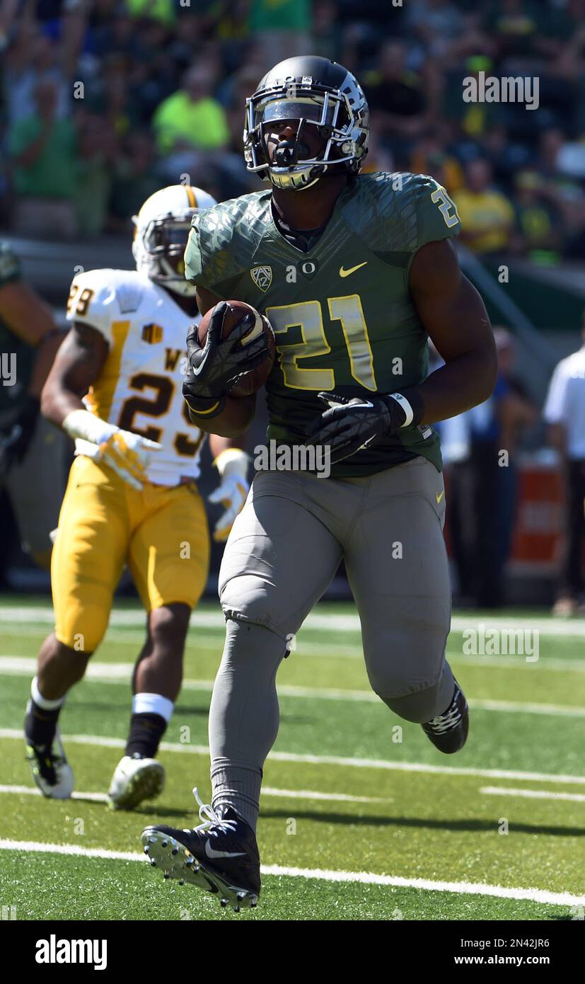 Oregon running back Royce Freeman (21) runs for a touchdown during the ...