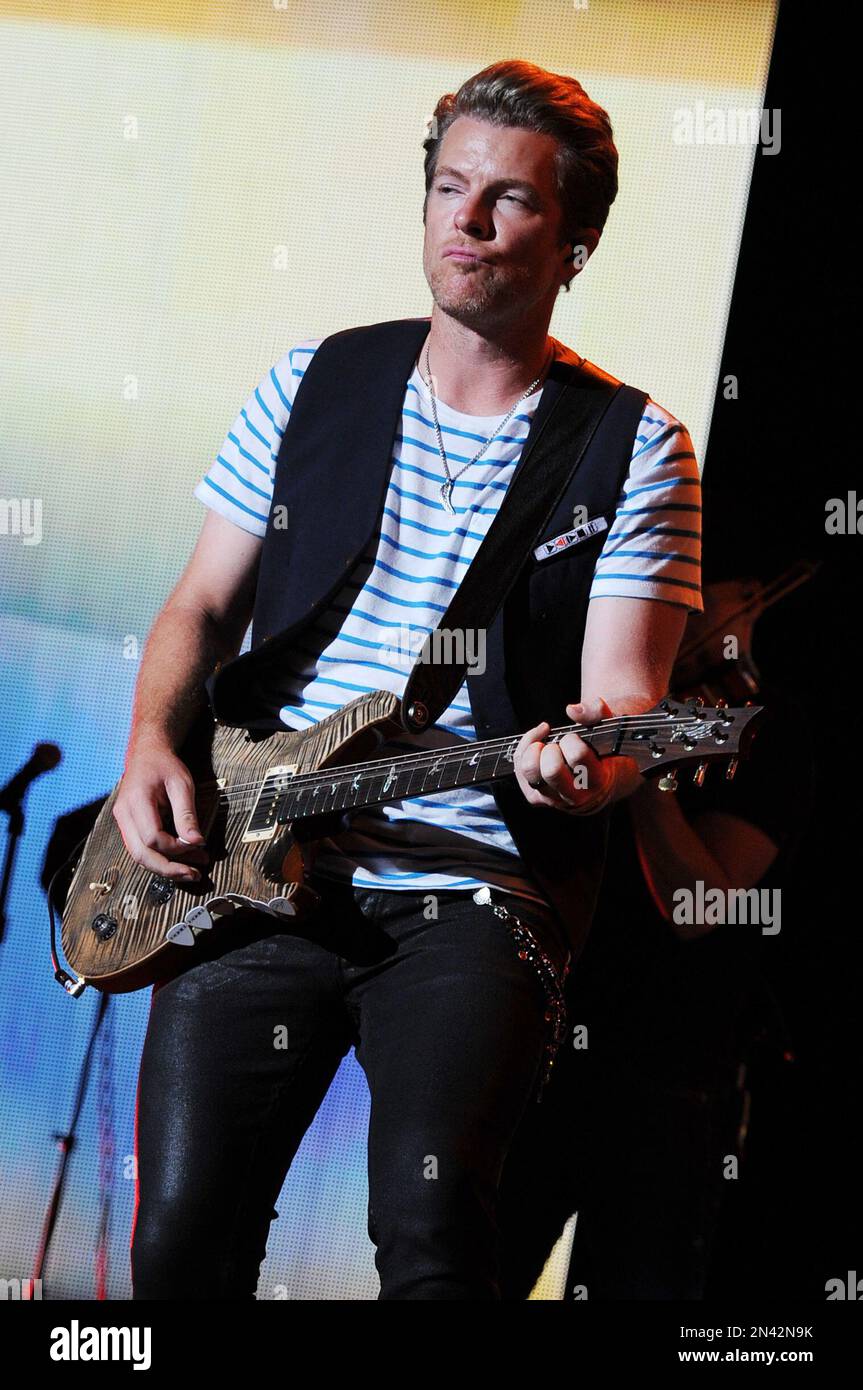 Joe Don Rooney of Rascal Flatts performs during the Rewind Tour at the ...