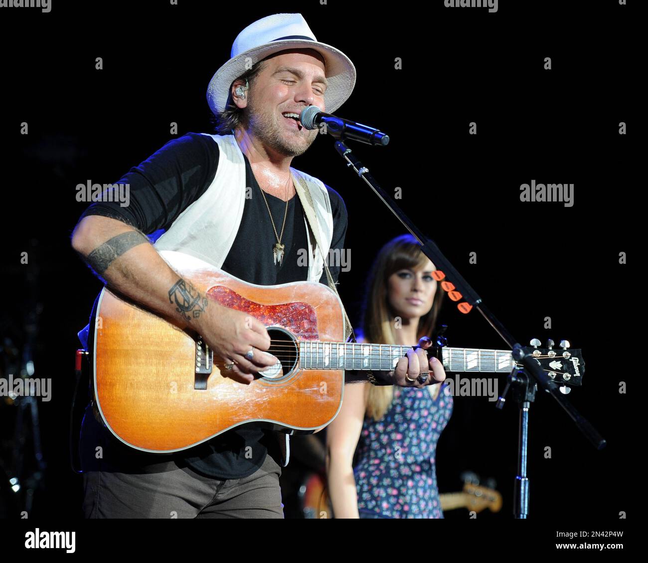 Tom Gossin and Rachel Reinert of Gloriana perform during the Rewind ...