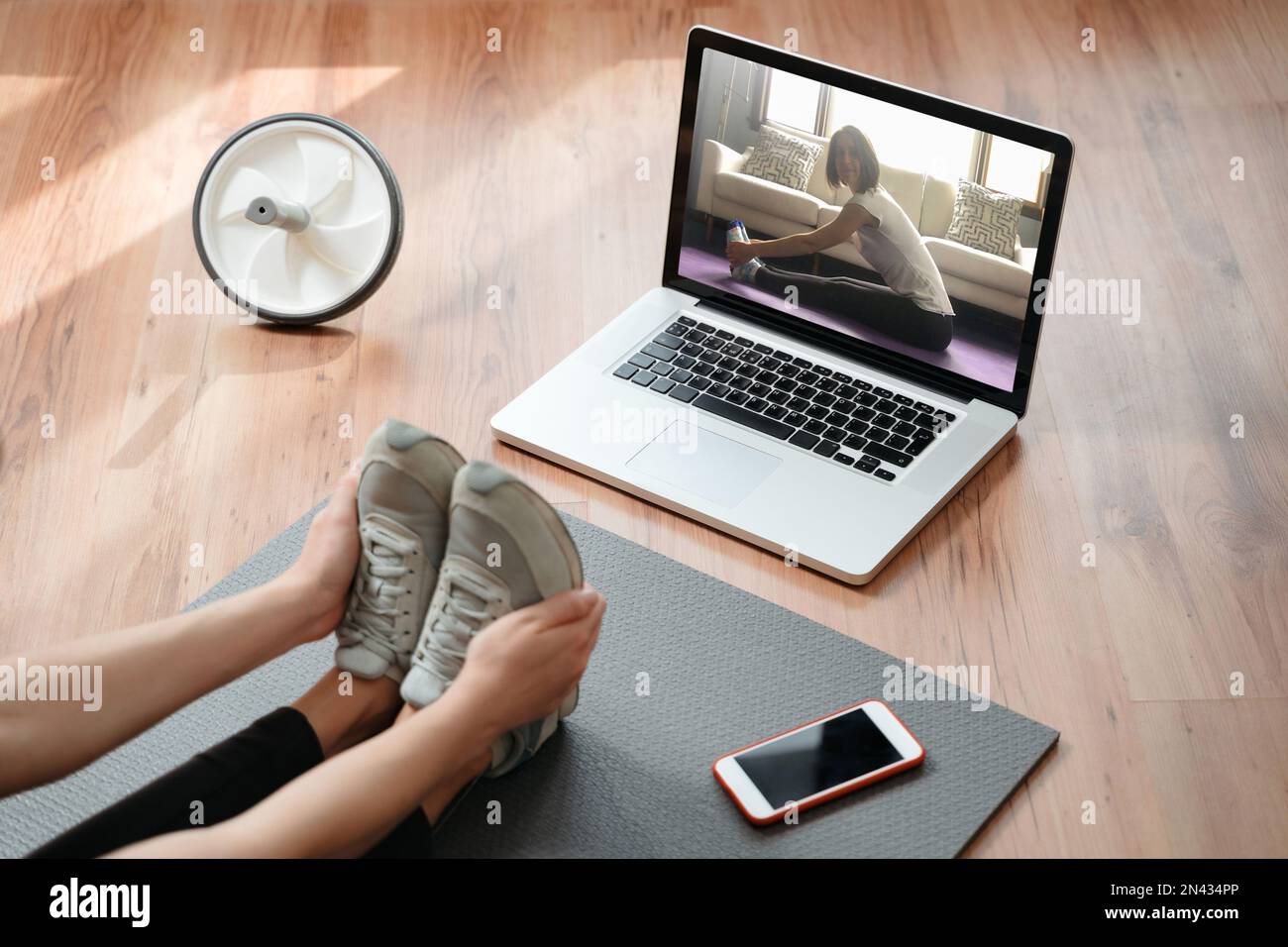 Exercises tutorial hi-res stock photography and images - Alamy