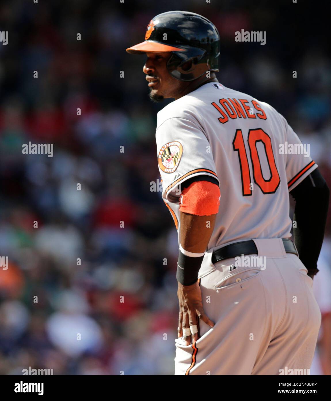 Baltimore Orioles center fielder Adam Jones (10) during the sixth ...