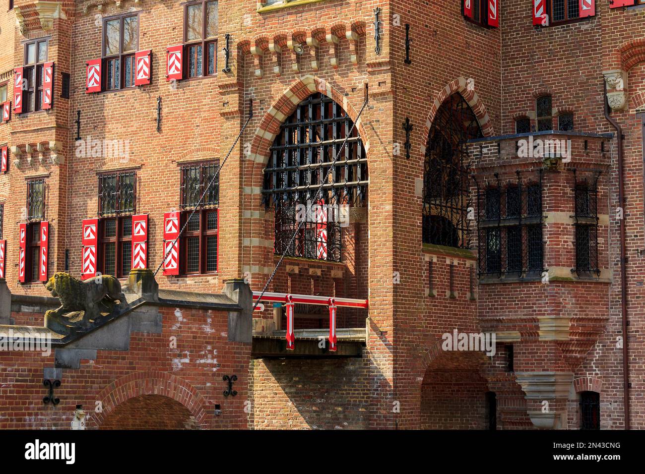 Grid gate castle hi-res stock photography and images - Alamy