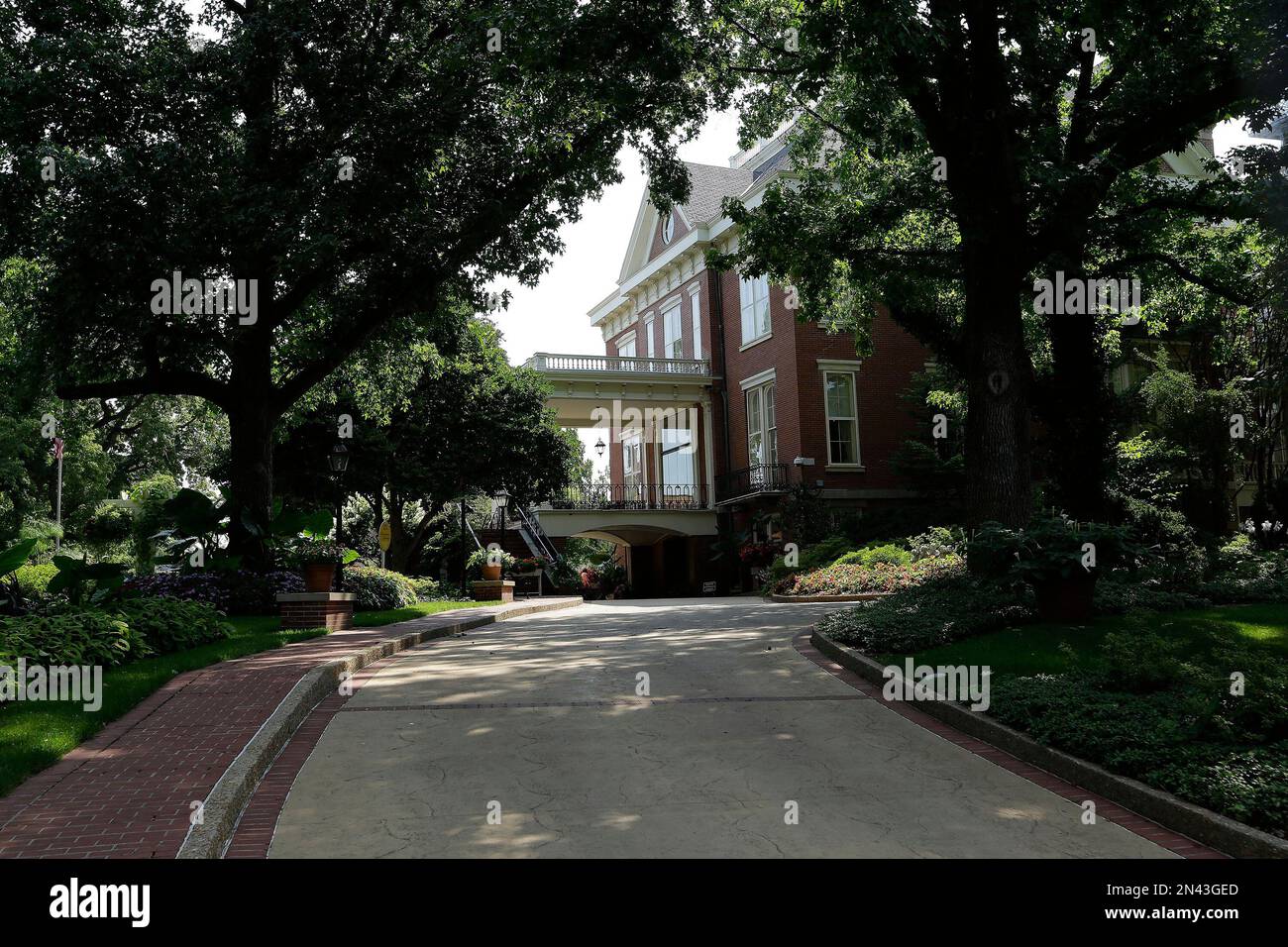This Aug. 28, 2014 photo shows the exterior of the Illinois Executive ...