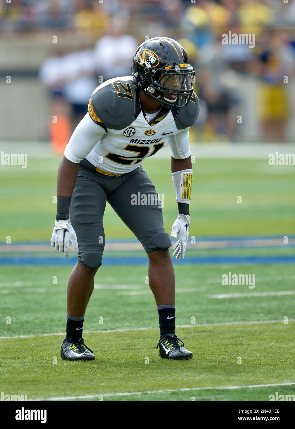 Missouri Tigers safety Ian Simon (21) lines up in the third quarter of ...