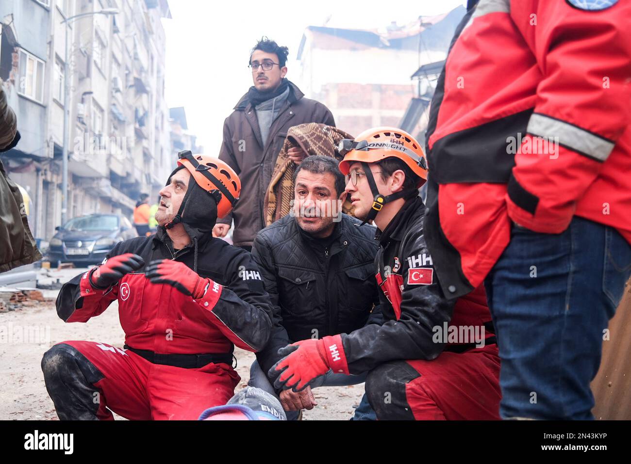 Hatay, Antakya, Turkey. 1st Jan, 2020. The search and rescue team seen ...