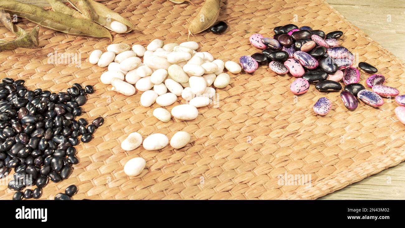 Heaps of peeled beans and empty pods on a straw mat Stock Photo - Alamy