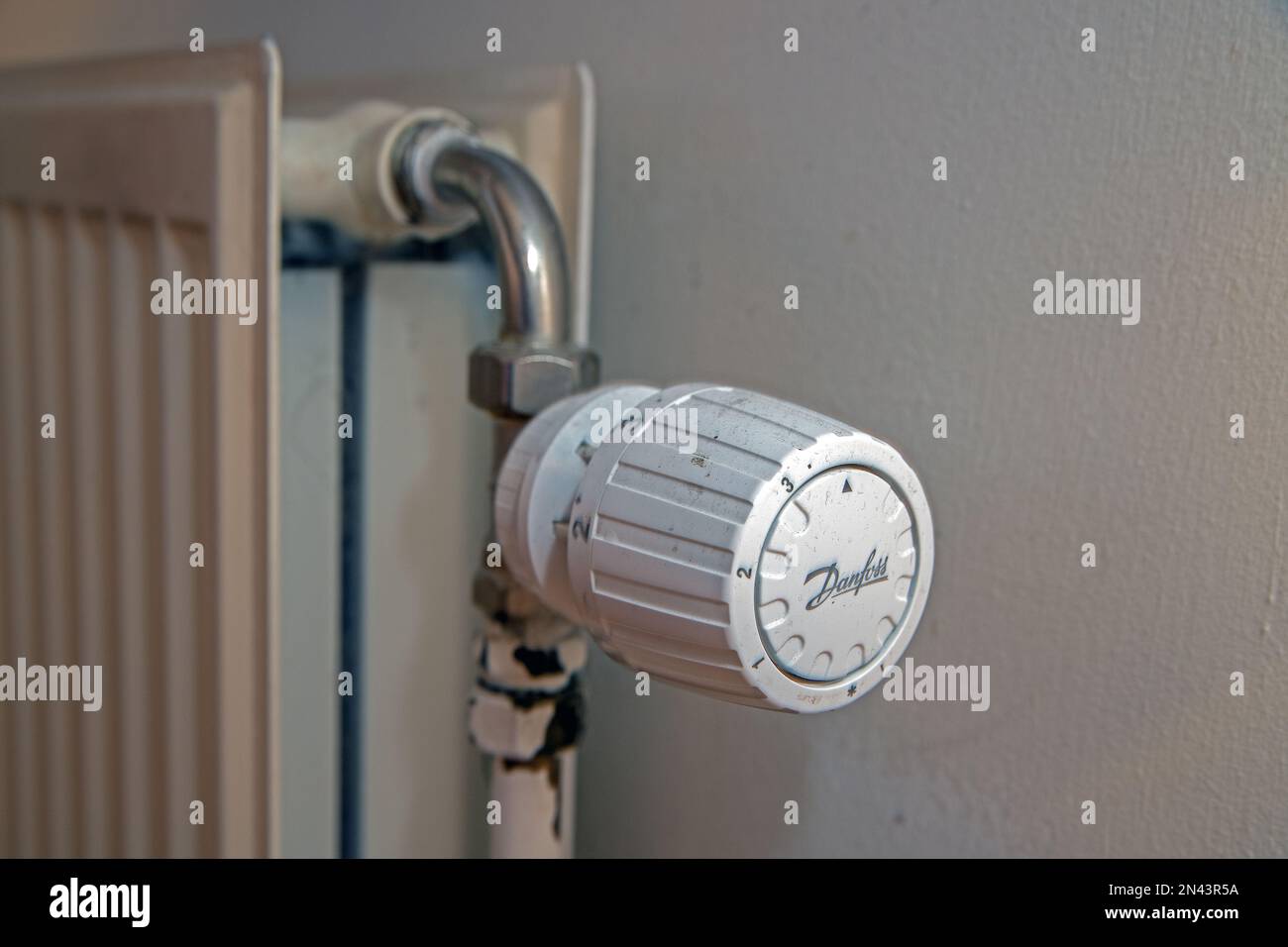 Thermostat old home hi-res stock photography and images - Alamy