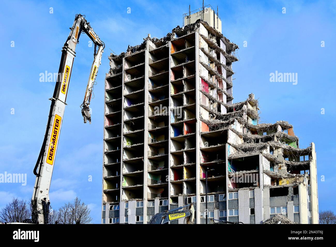 Dem-Master demolishing the run down Walker Newcastle 6 flats built ...