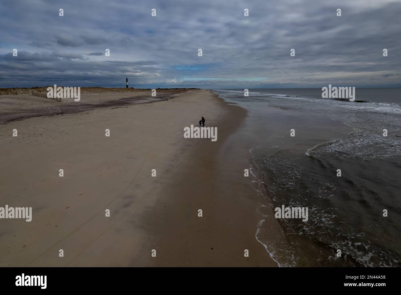 An aerial view of sea waves breaking beach Stock Photo - Alamy