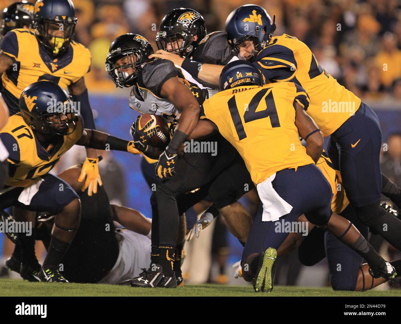 West Virginia's Al-Rasheed Benton (17) Ricky Rump (14) and Nick Meadows ...