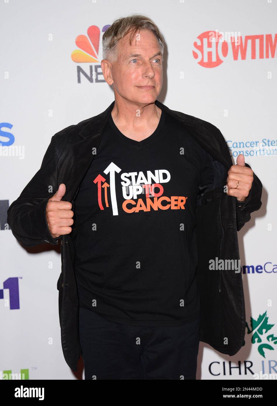 Mark Harmon arrives at the 4th Annual Stand Up 2 Cancer Live Benefit at ...