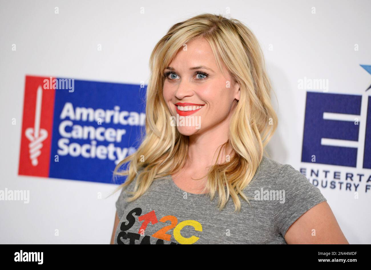 Reese Witherspoon arrives at the 4th Annual Stand Up 2 Cancer Live ...