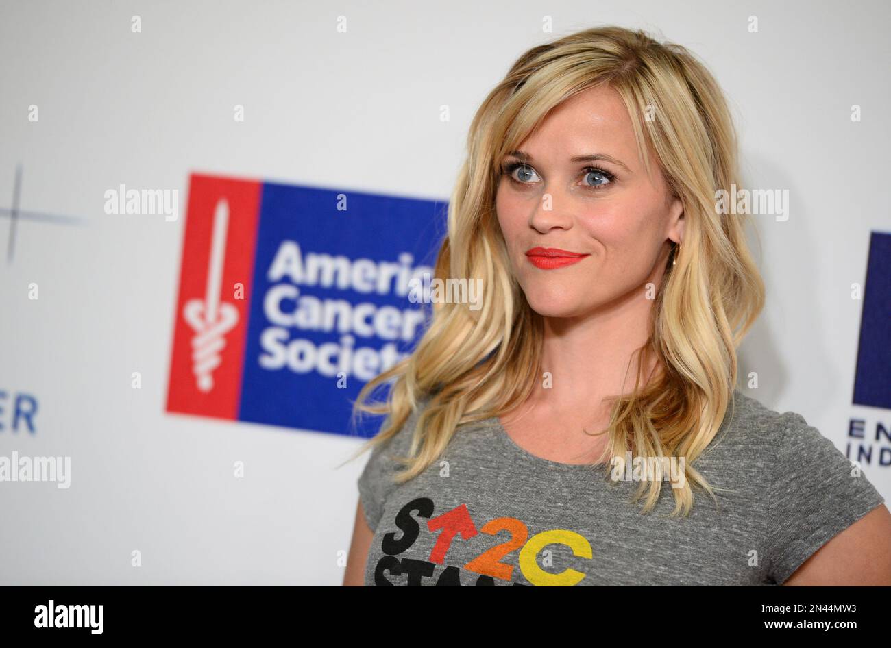 Reese Witherspoon arrives at the 4th Annual Stand Up 2 Cancer Live ...