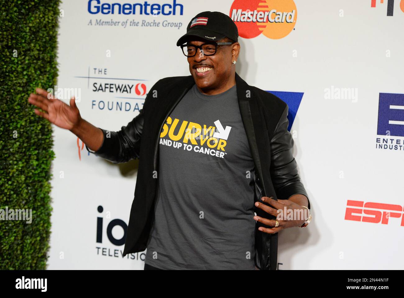 Charlie Wilson arrives at the 4th Annual Stand Up 2 Cancer Live Benefit ...