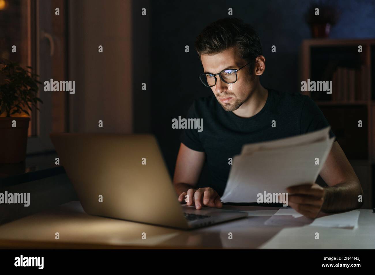 Laptop remote work thinking hi-res stock photography and images - Alamy
