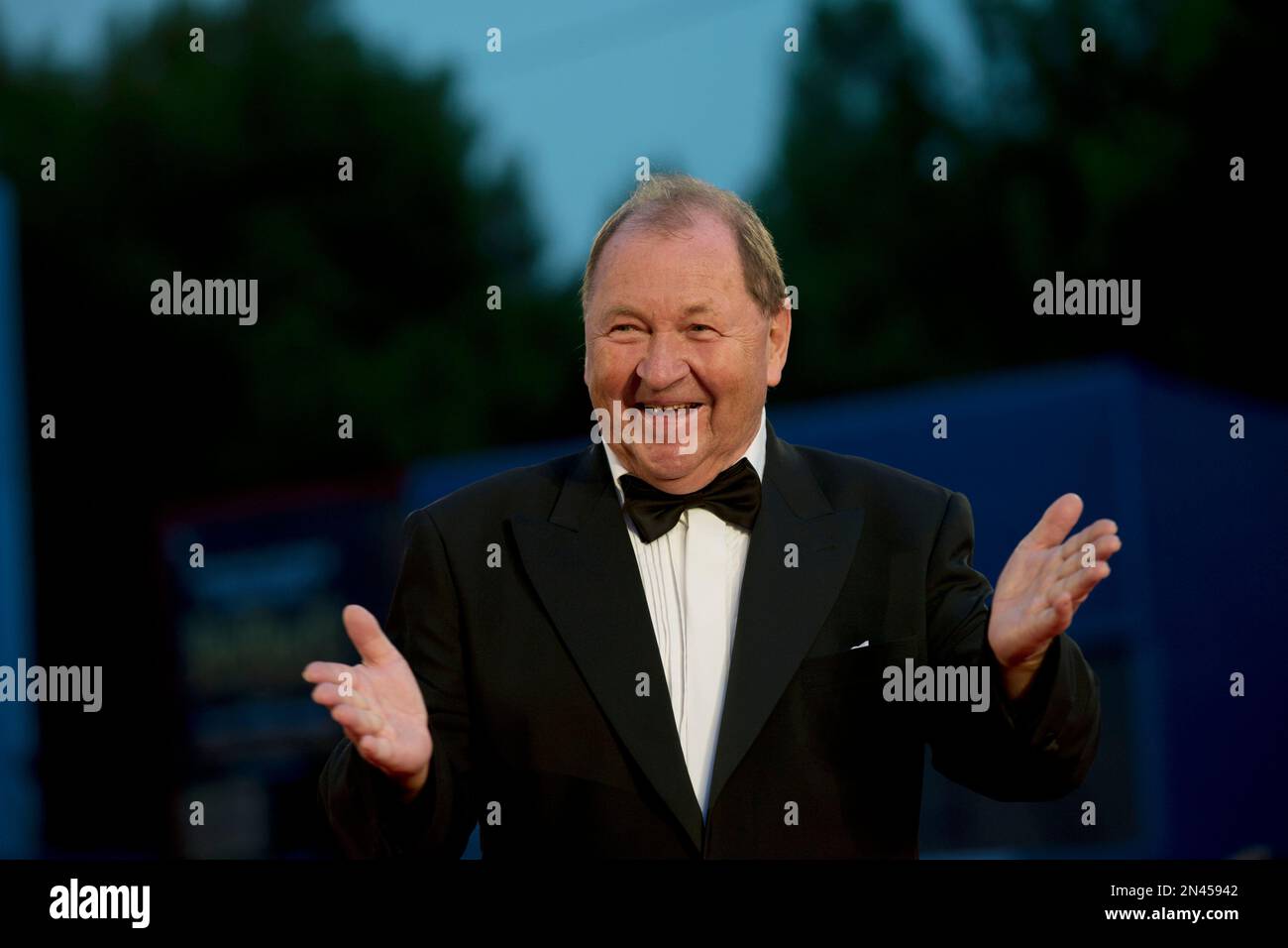 Director Roy Andersson arrives for the screening of the movie A Pigeon ...