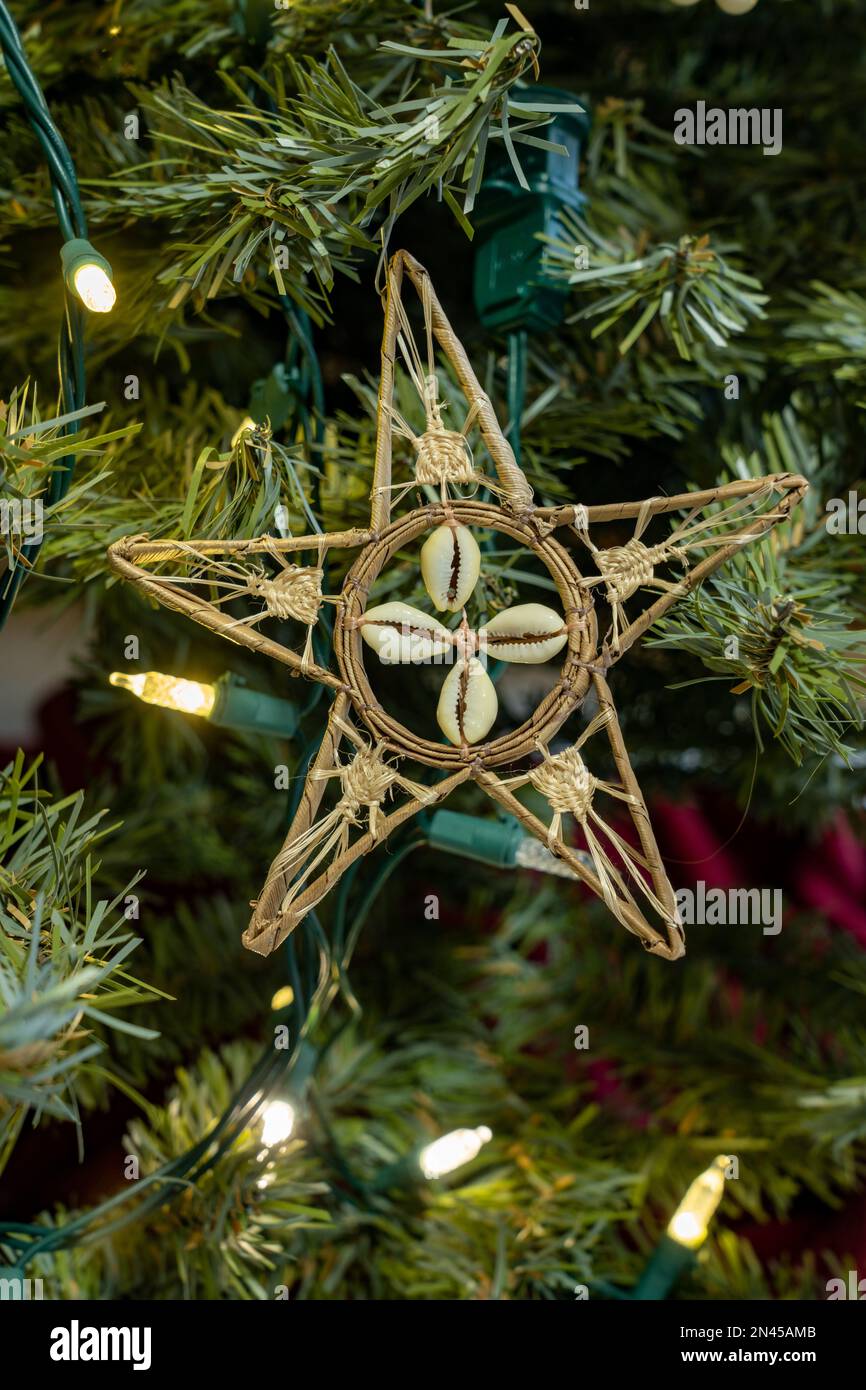 Split palm leaves hi-res stock photography and images - Alamy