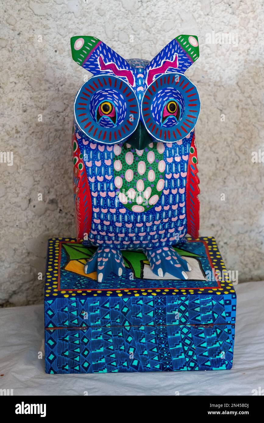 Mexican folk art bird hi-res stock photography and images - Alamy