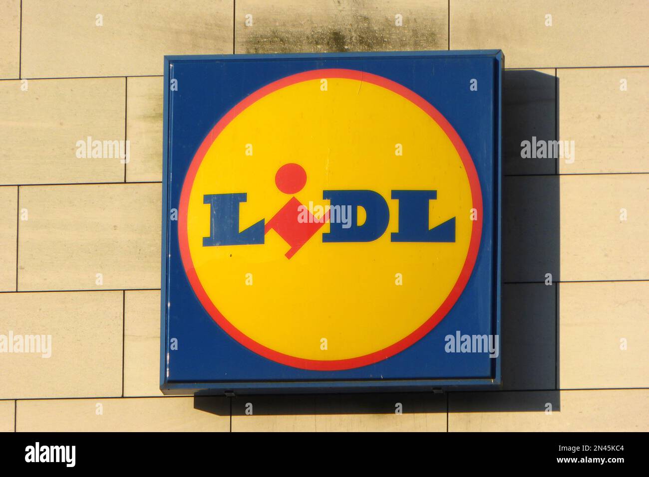 Lidl / Logo / Lebensmittel-Discounter / Groceries / Foods Stock Photo ...