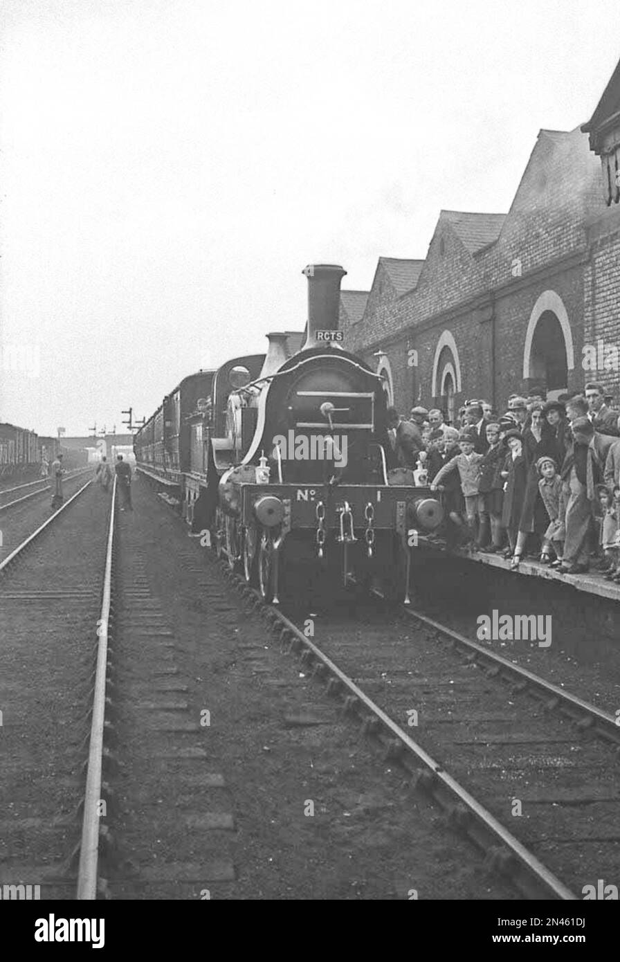 Former Great Northern Railway "Single" 4-2-2 repainted in GNR livery on a special train at ...