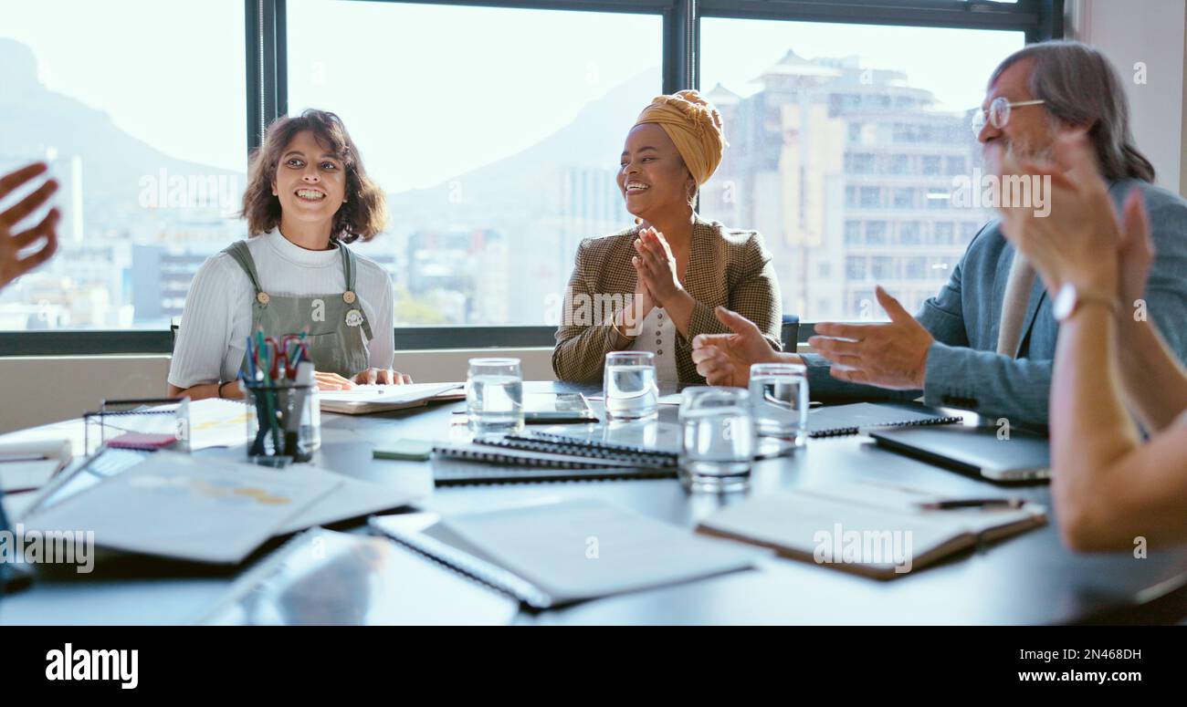 Advertising team clapping hi-res stock photography and images - Alamy