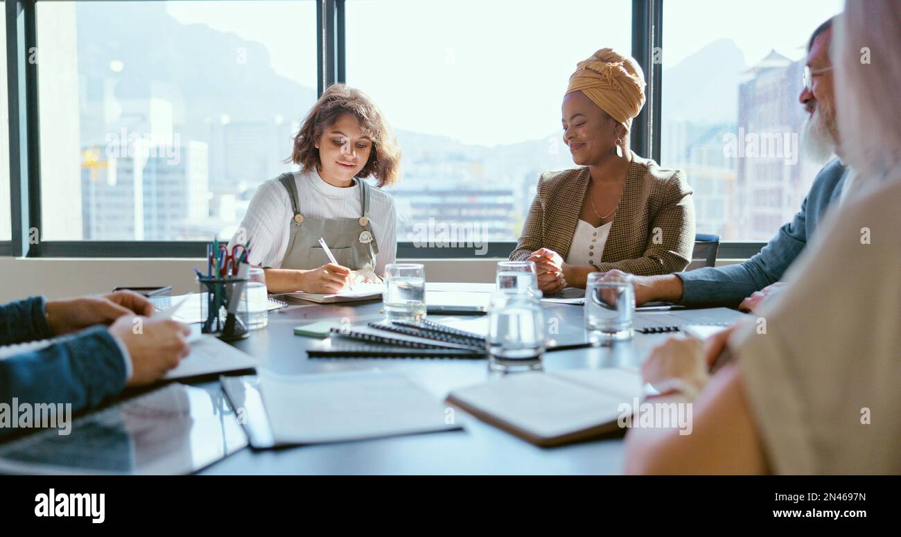 Advertising team clapping hi-res stock photography and images - Alamy