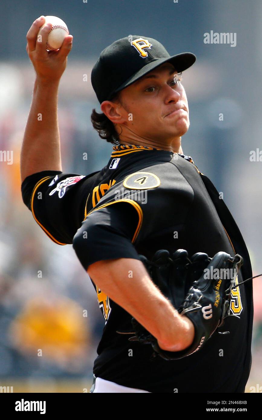 Pittsburgh Pirates' Jeff Locke (49) delivers during the first inning of ...