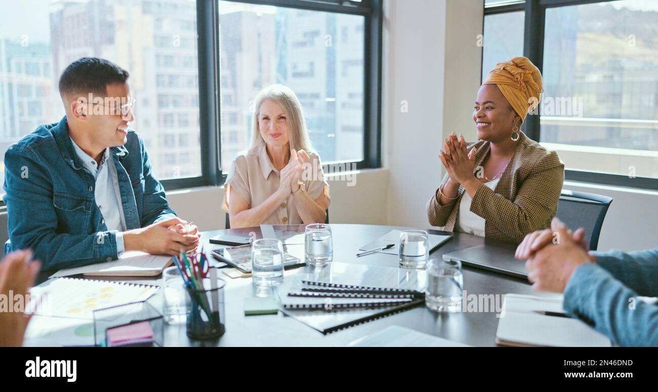 Advertising team clapping hi-res stock photography and images - Alamy