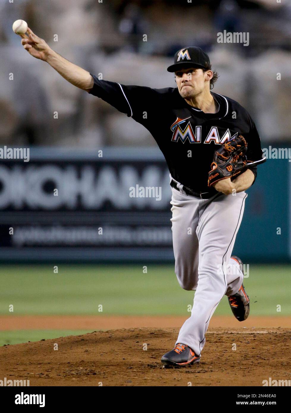 Miami Marlins starting pitcher Nathan Eovaldi throws against the Los ...