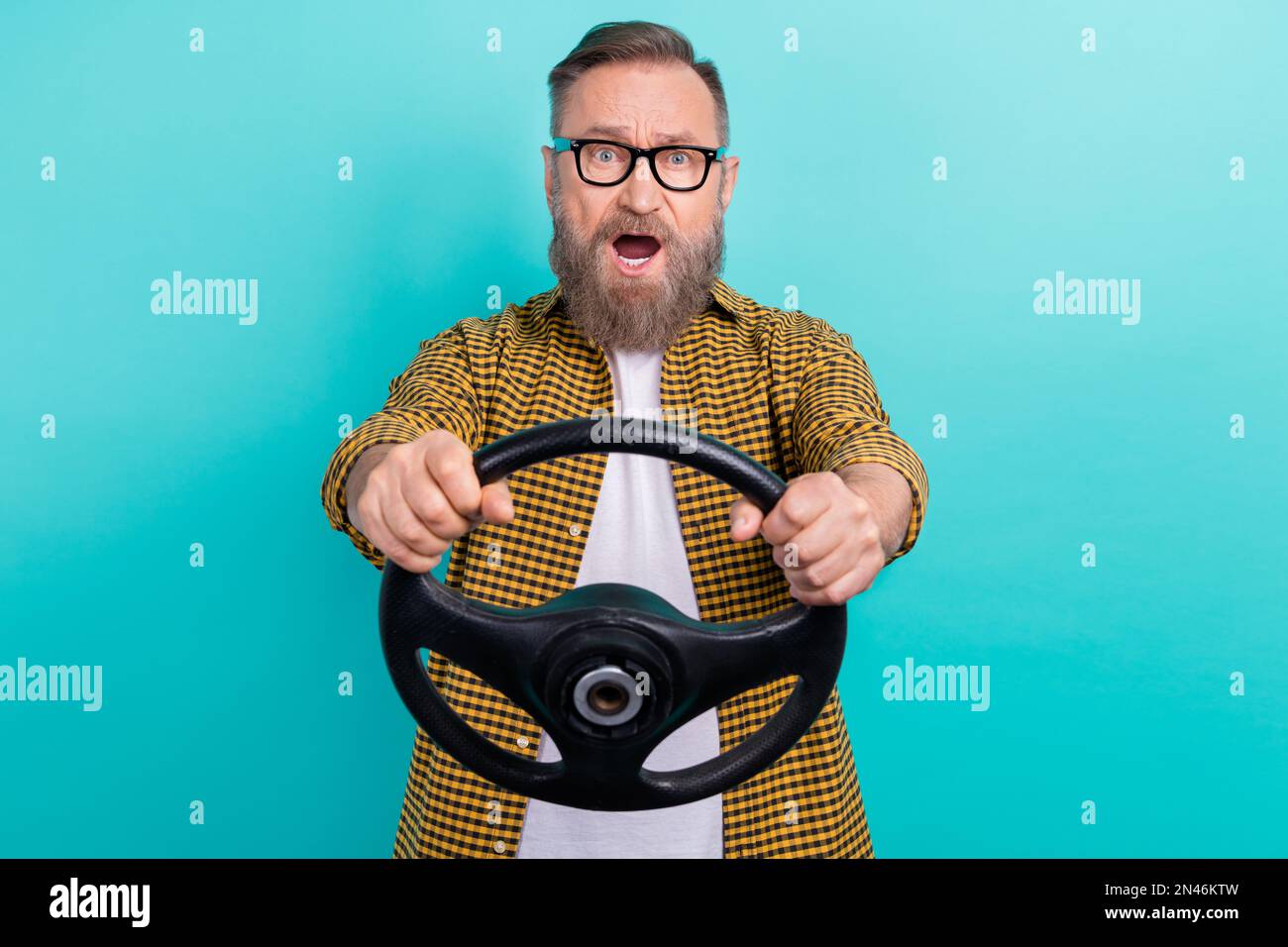 Photo of funny reaction scared taxi driver surprised car accident hold ...