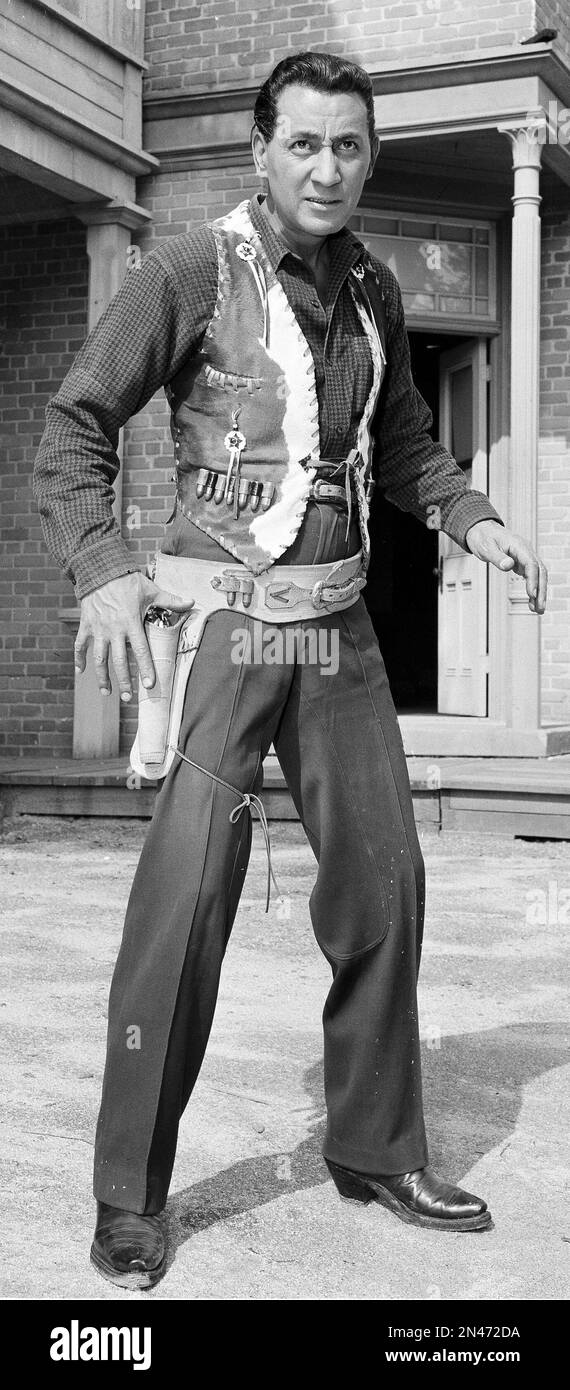 Native American actor and quick-draw expert Rodd Redwing demonstrates ...