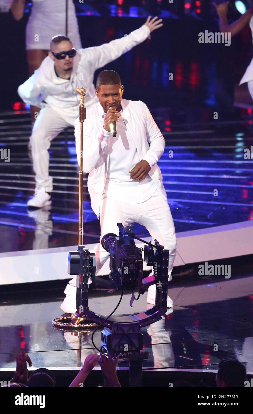 Usher performs on stage at the MTV Video Music Awards at The Forum on ...