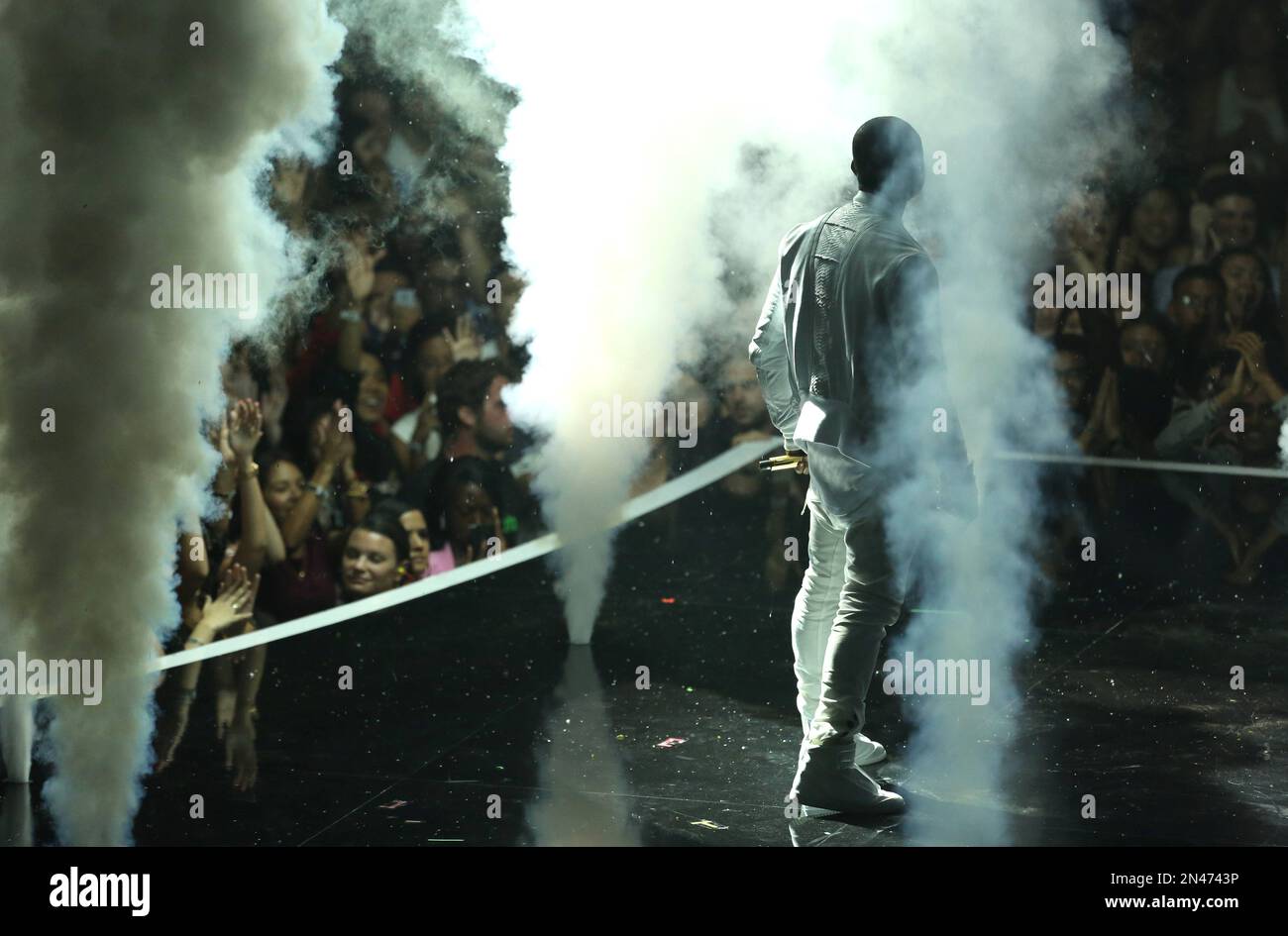 Usher performs on stage at the MTV Video Music Awards at The Forum on ...