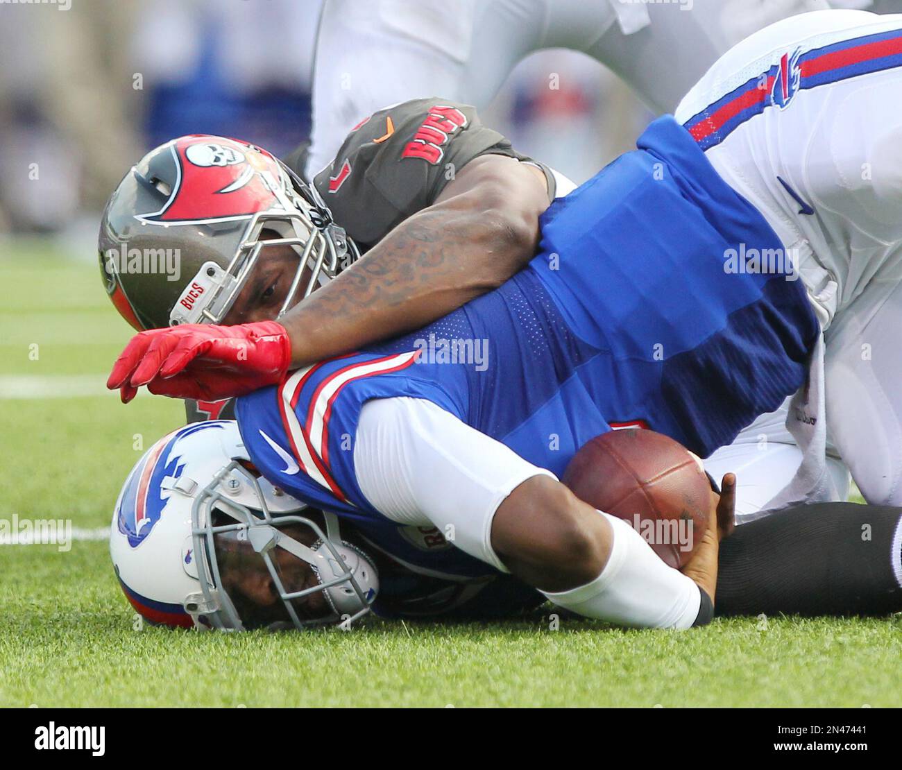 Tampa Bay Buccaneers defensive end Larry English (74) sacks Buffalo ...
