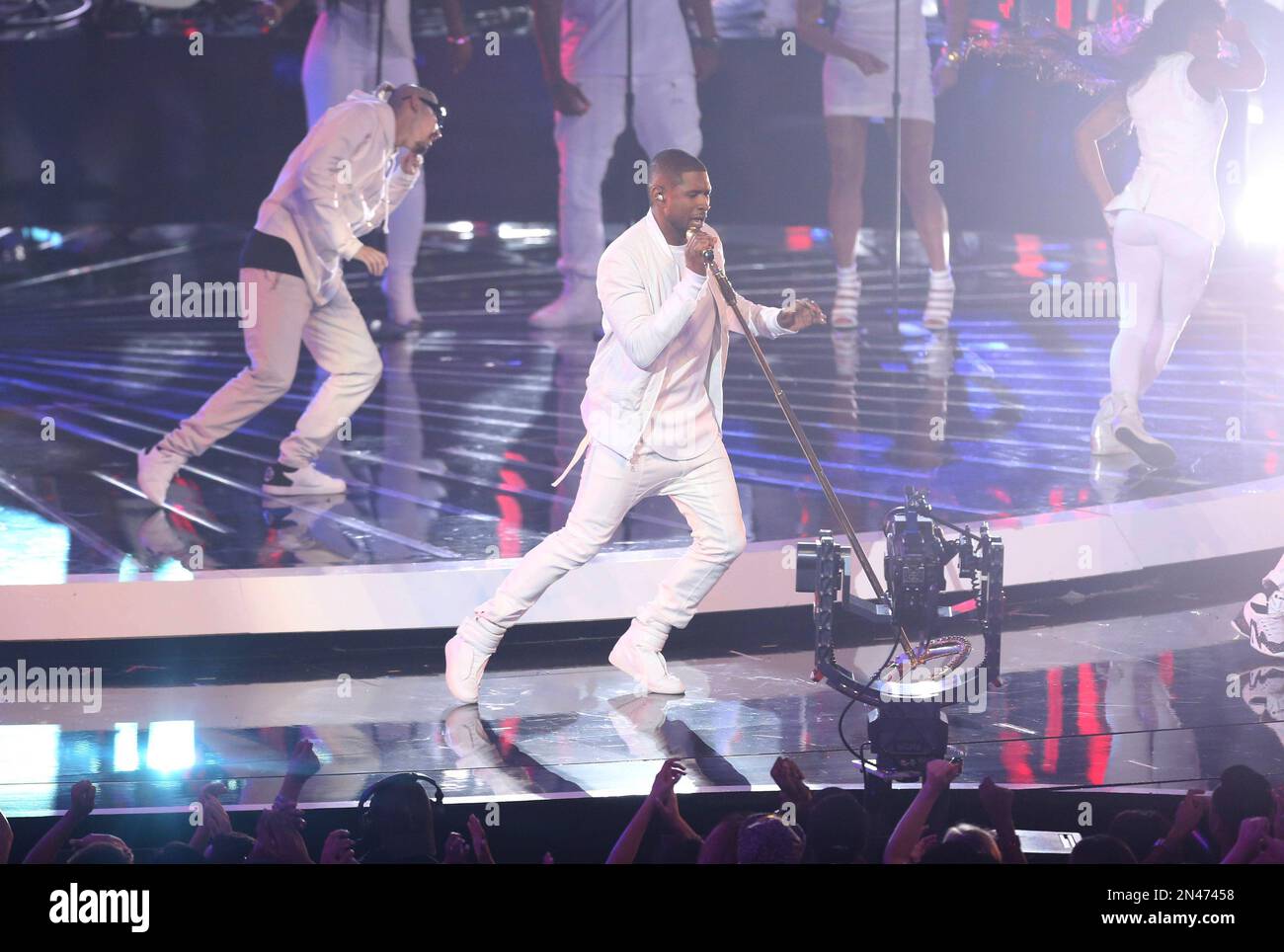 Usher performs on stage at the MTV Video Music Awards at The Forum on ...