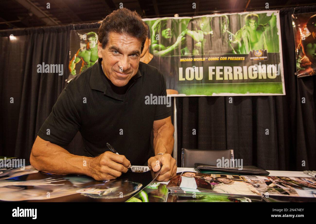 Actor Lou Ferrigno signs autographs during the Wizard World Chicago ...