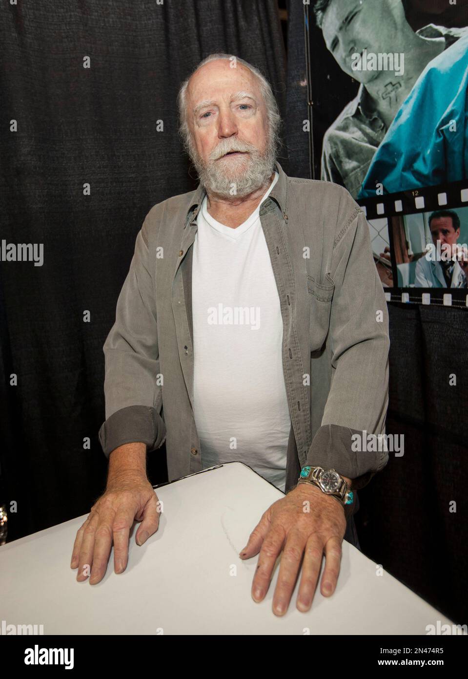 Actor Scott Wilson signs autographs during the Wizard World Chicago ...
