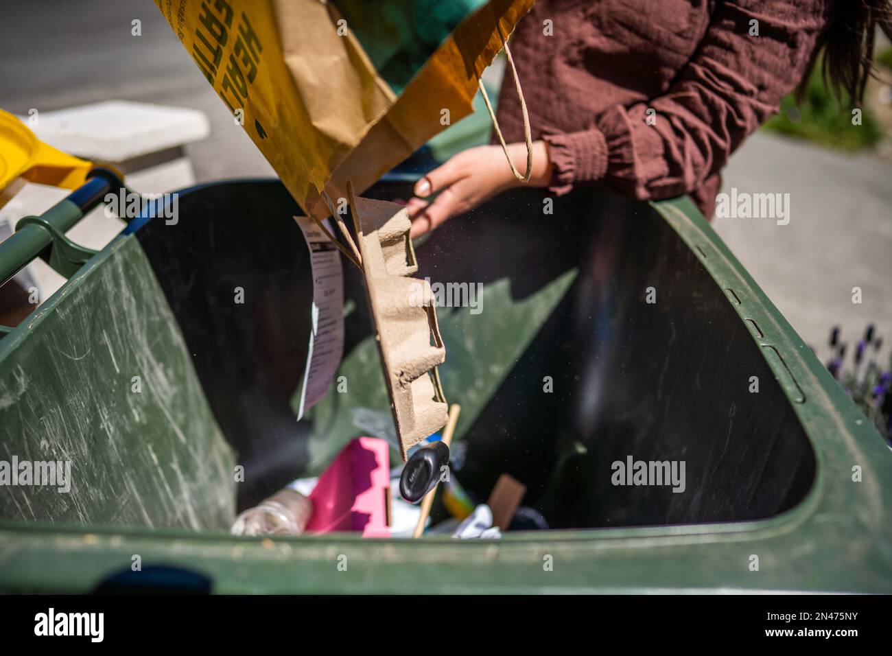 Rubbish in bins hi-res stock photography and images - Alamy