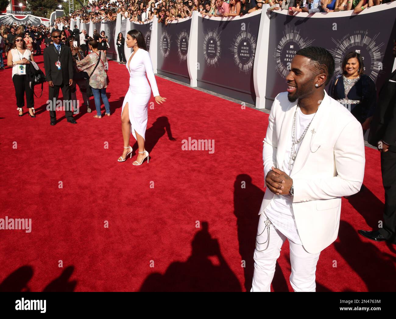 Jason Derulo arrives at the MTV Video Music Awards at The Forum on ...