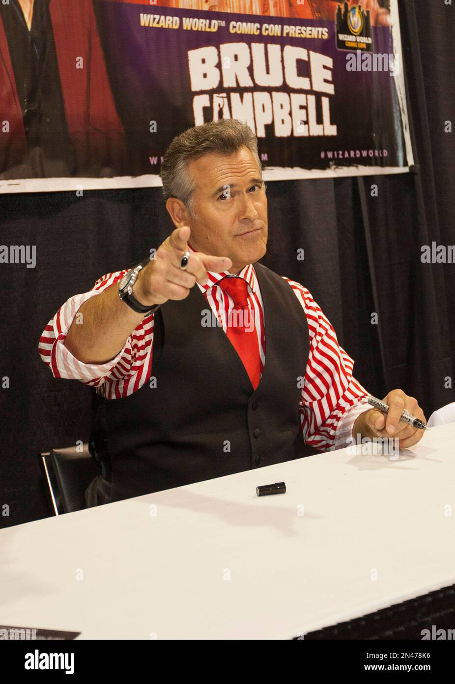 Actor Bruce Campbell signs autographs during the Wizard World Chicago ...