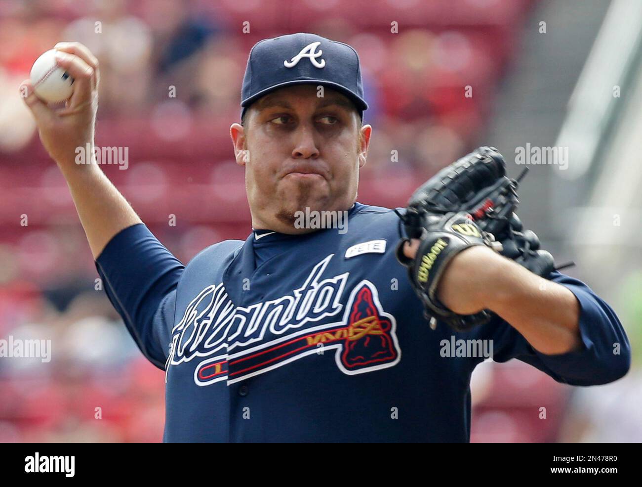 Atlanta Braves starting pitcher Aaron Harang throws against the ...